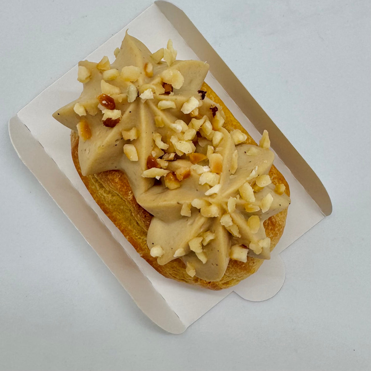 Mini eclair #64 Hazelnut & Praline – Cakery Copenhagen